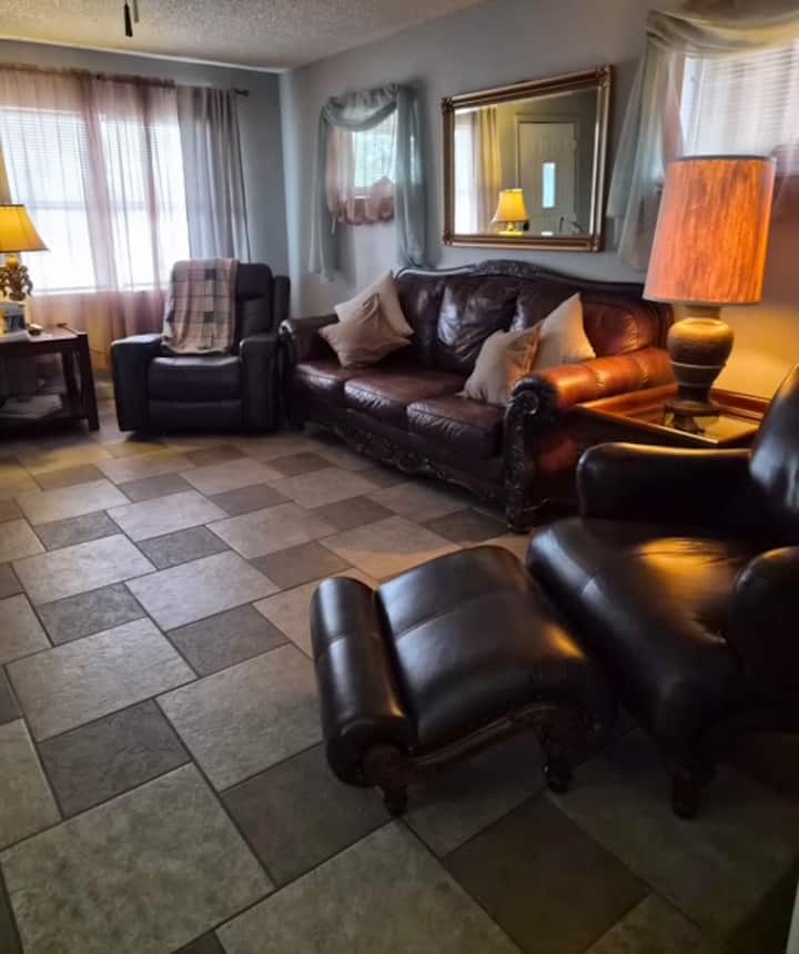 The Evening Unwind: Warm And Cozy Central Home - Abilene, TX