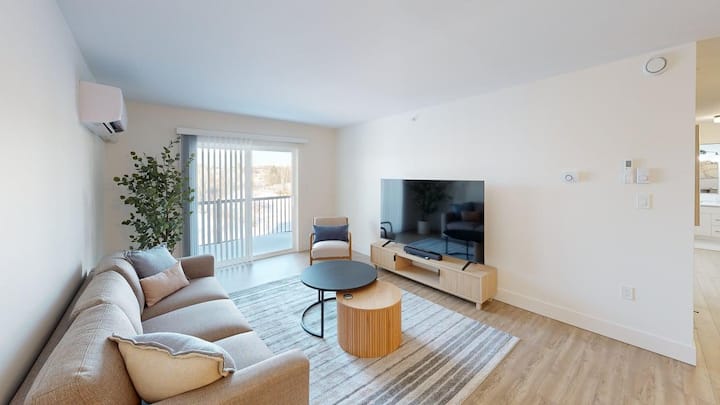 Dieppe 2 Bed 1 Bath | 75” Tv | Gym - New Brunswick