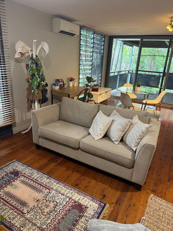 Flat In A House With Independent Entrance. - Brisbane