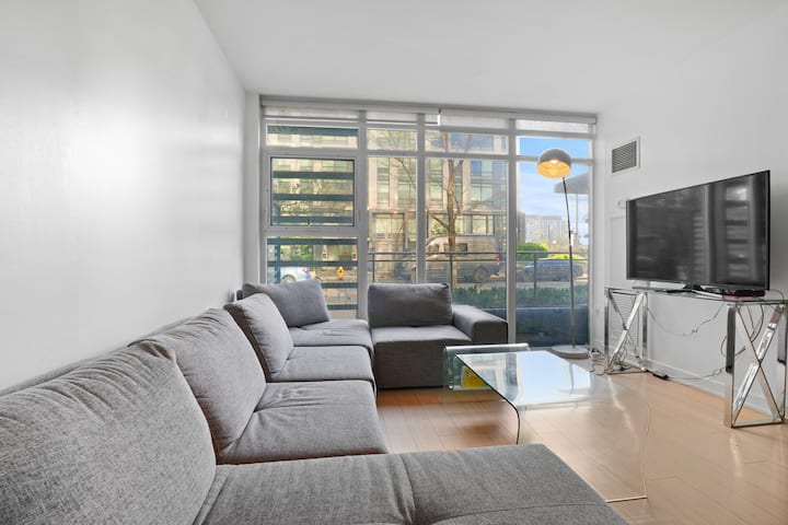 Townhouse For Groups | Sleeps 16 | Near Cn Tower - Toronto, ON