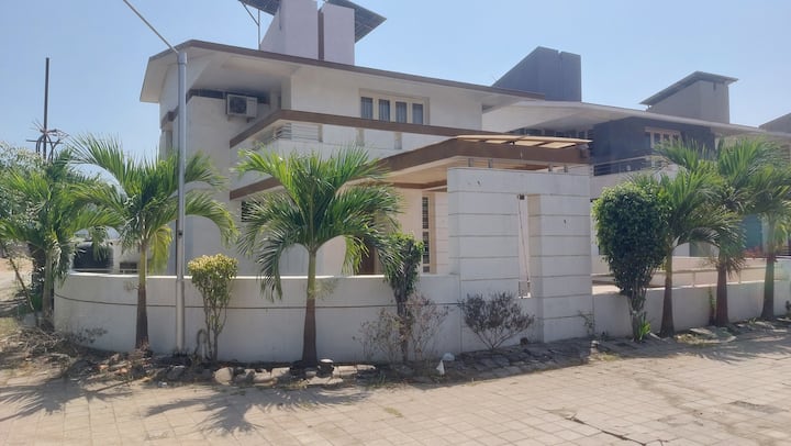 Family House Nr. Airport. Aminities & Free Wi-fi. - Surat