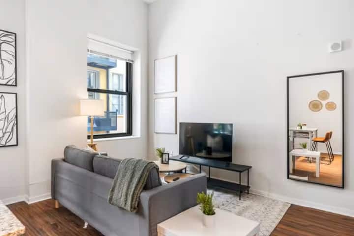 Downtown Resort Style Apt, Pool, Lounge - Cincinnati, OH