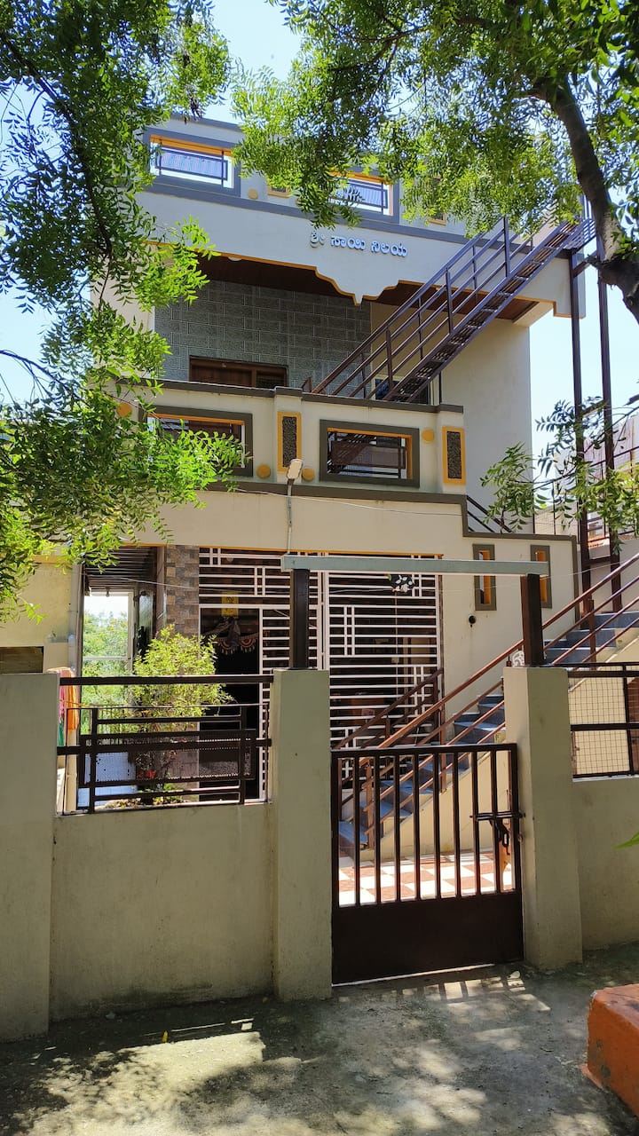 Hampi Bumpy Stay - Hampi