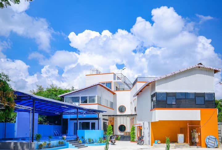 Serene Haven : A Spacious Farmhouse Retreat - Medchal