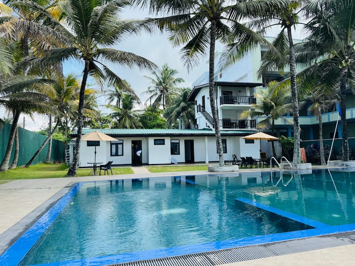 Hikkaduwa Oceanfront Beach Family Hotel W/ Sunset - Hikkaduwa