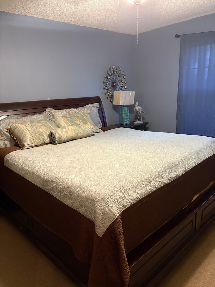 A Place To Rest, Private Bedroom! - Huntsville, AL
