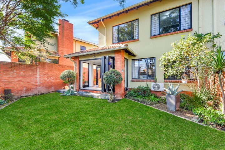 Sunny & Quiet 3-bed Home - Perfect For Getaways - Sandton
