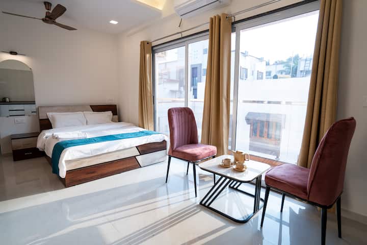 Premium Super Deluxe Room With Kitchen & Balcony - Nashik