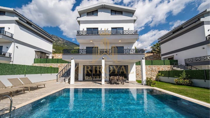 ÖLüdenizde ÖZel Havuzlu Kiralık 4+1 Villa - Ölüdeniz