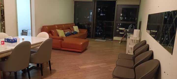 *New Luxury 4br/3.5ba (More Beds Coming Feb 1) - Hong Kong