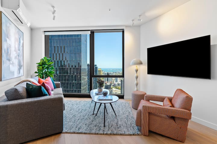 Elevé At Queensbridge | Pool, Sauna & Gym - Melbourne
