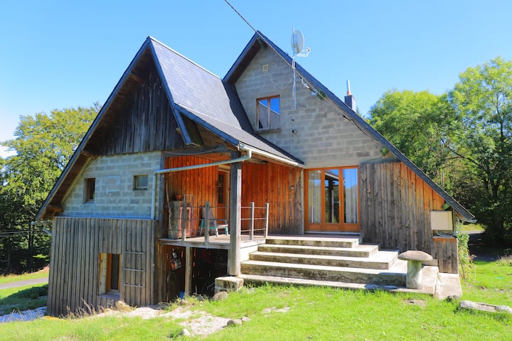Face Au Massif Du Sancy, Propriété, En Auvergne, - Picherande