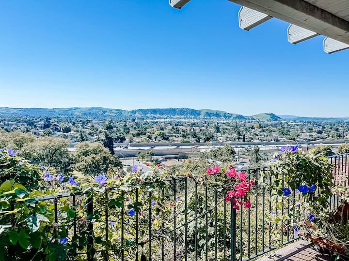 Gated Property - 4 King Beds + Walk To Fairplex - Pomona, CA