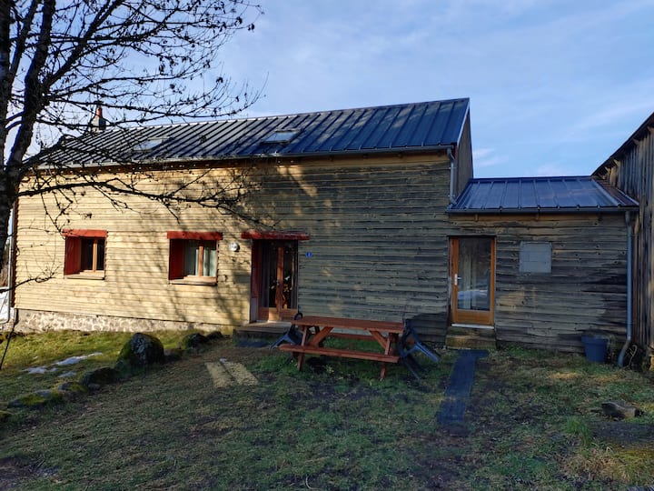 Gîte Bucolique En Auvergne Face Au Puy De Sancy - Picherande
