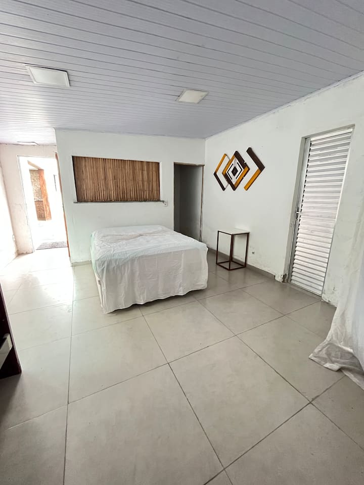 Quarto Com Uma Cama De Casal E Duas De Solteiro. - Betim