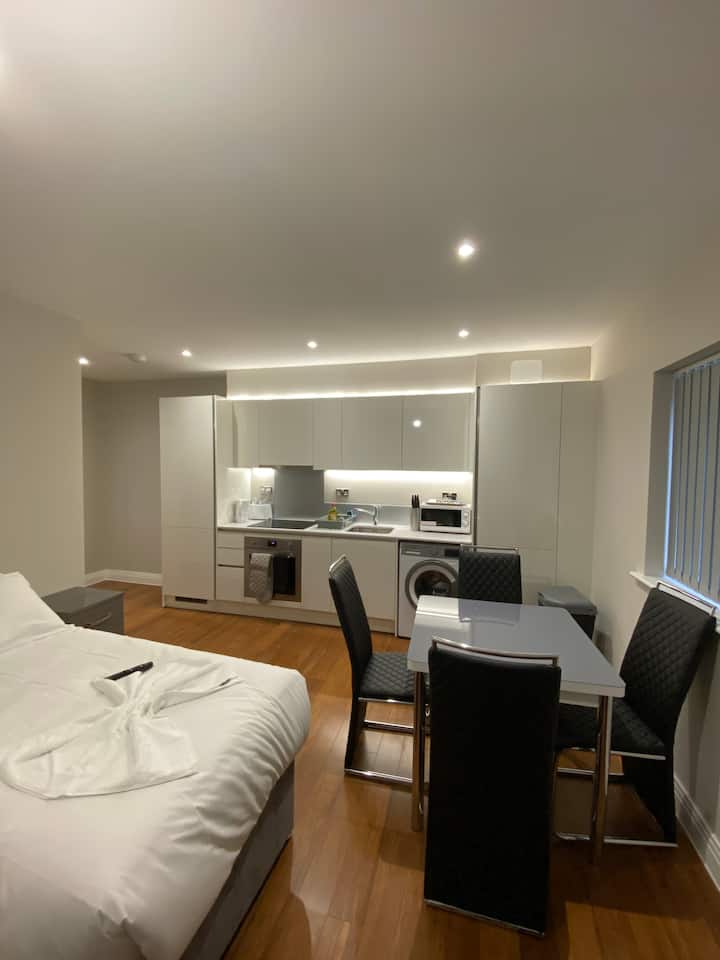 Studio Apartment Town Centre - High Wycombe