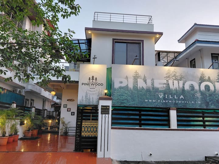 Pinewood Villa 3bhk With Jacuzzi & Projector - Lonavla