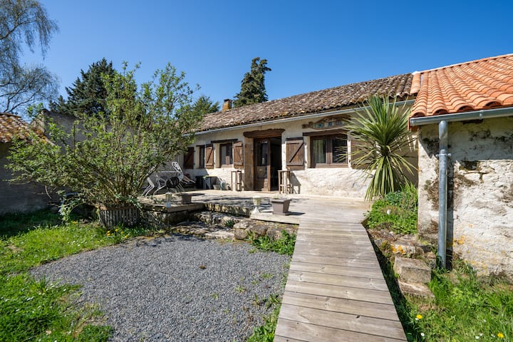 Gîte Historique à La Campagne - Bressuire