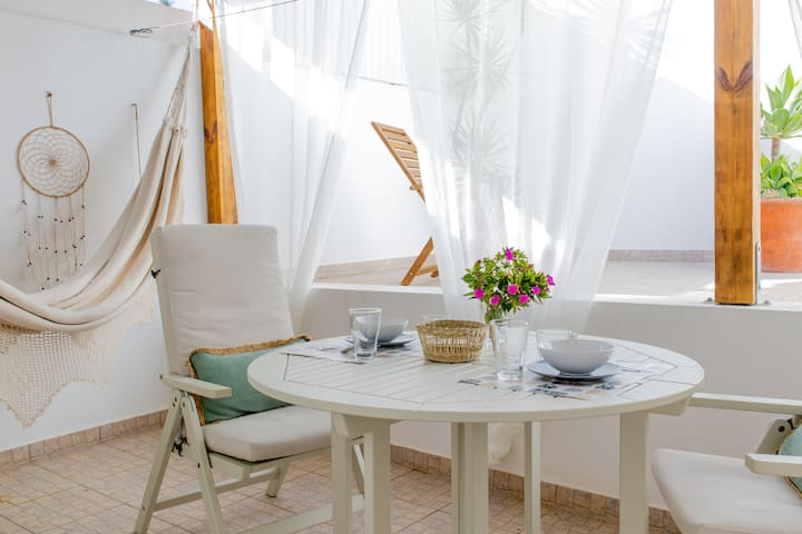 Casinha Da Rosa | Inside City Walls | Sunny Patio - Lagos