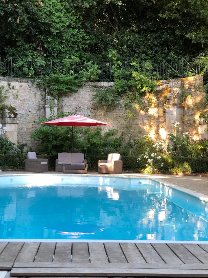 Big Bold Room In A Manor House In Melle - Melle, France