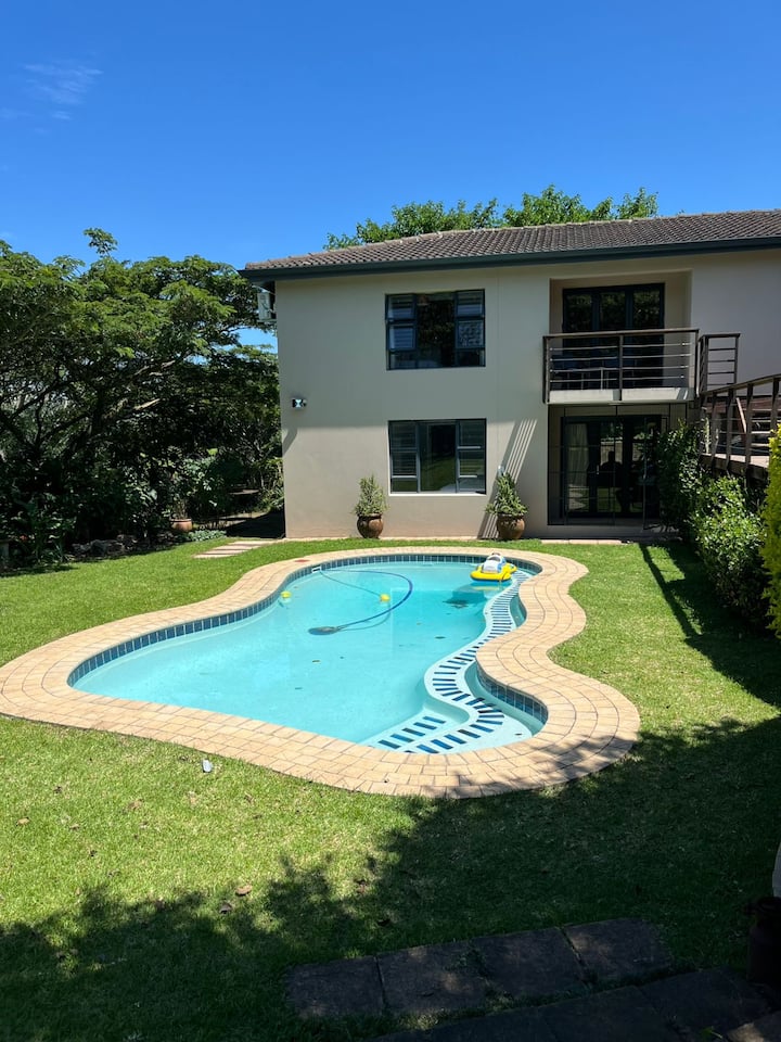 Luxurious, Modern Home Located At A Leafy Suburbs - Kloof