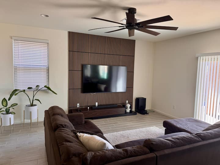 Modern Room In Tucson - Tucson, AZ