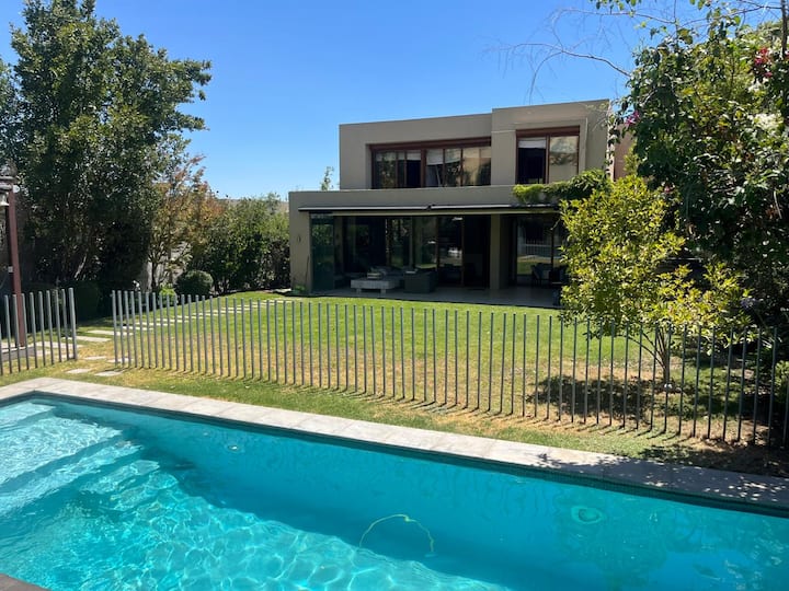 Tranquilidad, Seguridad, Y Montañas Para Relajarse - Colina