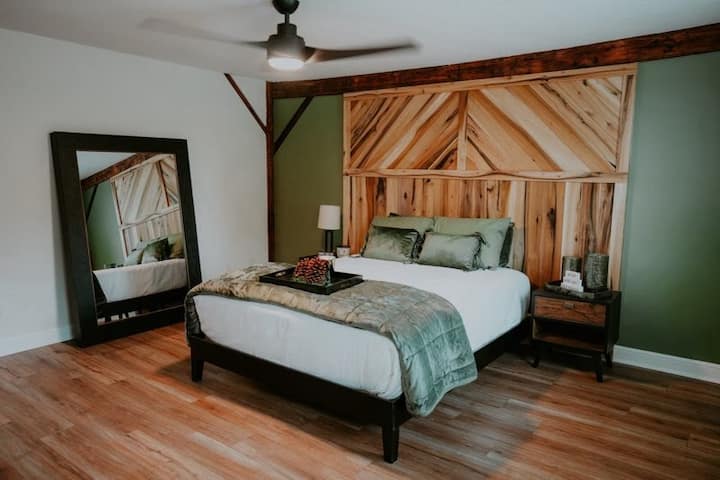 Whispering Pines Suite - Buckeye Lake, OH