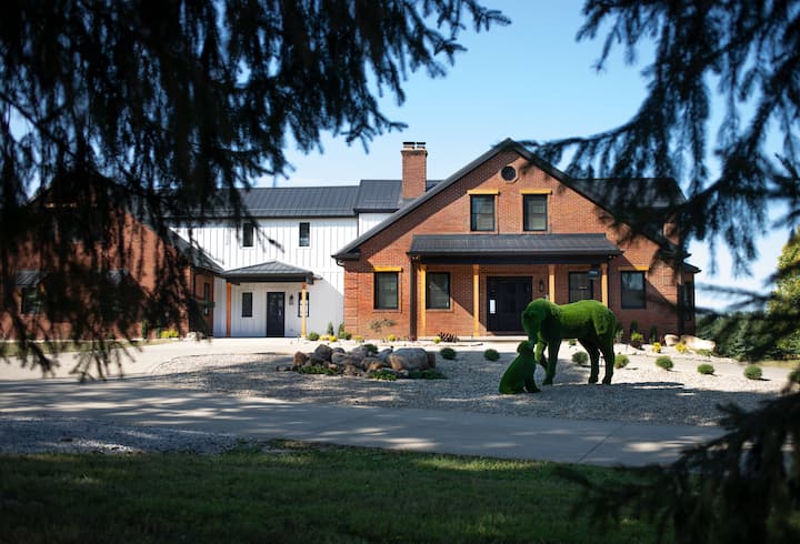 The Pines - Bed & Breakfast - Luxury Retreat - Ohio