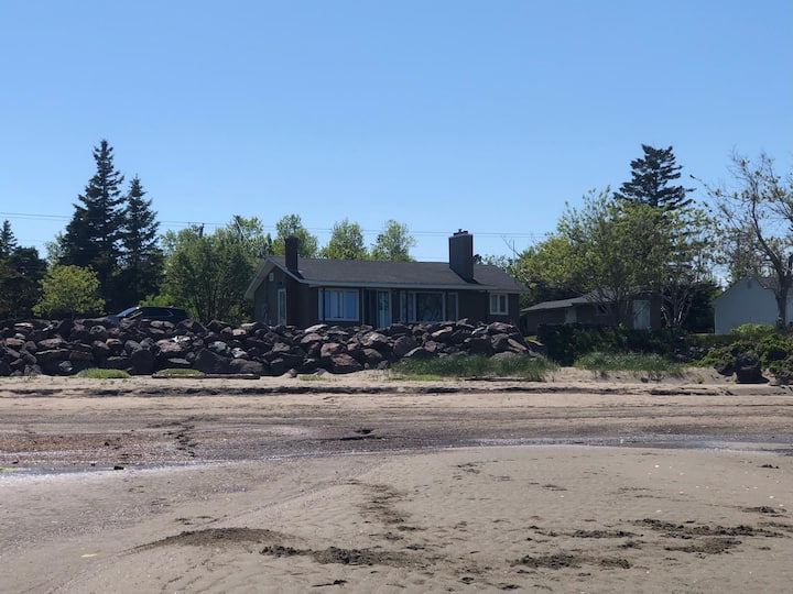 Beachfront Cottage Retreat - Bouctouche