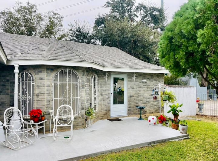 Private Studio Apartment W/ Separate Entrance - Laredo