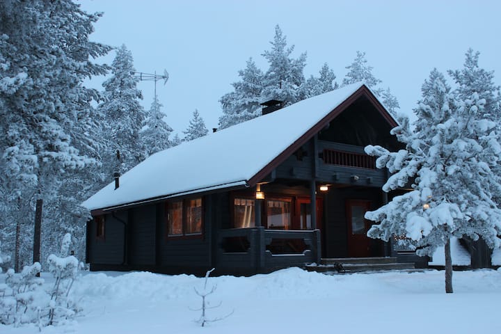 Siisti Hirsitalo Ja Kota Neljälle Rokualla - Kainuu