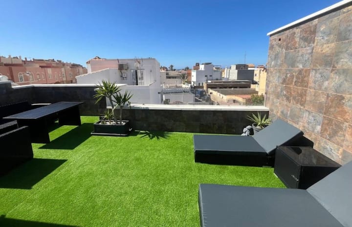 Quinto Pino Playa Está 2 Min. Andando De La Playa. - Almería