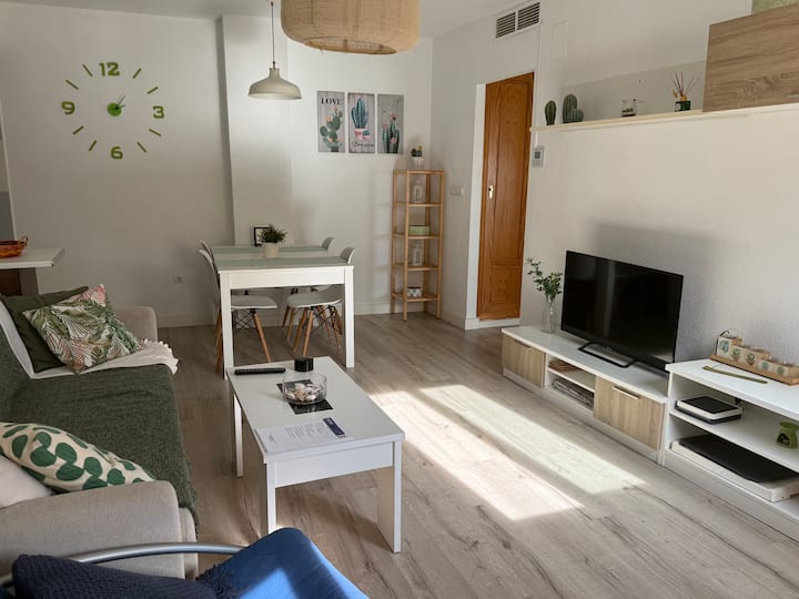 Apartment Near The Sea, 2-minute Walk To The Beach - Rincón de la Victoria