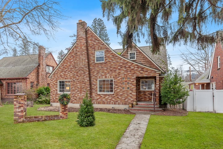 1930s French Cottage In Downtown Coeur D'alene - Coeur d'Alene, ID