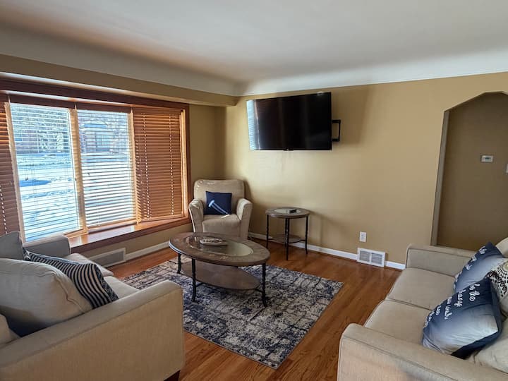 Updated Brick Ranch With Lots Of Space - Southfield, MI