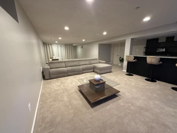 Huge Basement Studio - Clean & Comfortable - Six Flags America, Bowie