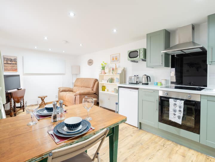 Stylish 1-bed Annexe Free Parking, Malpas, Newport - Newport