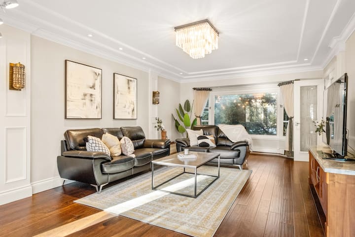 West Side 4br Luxury Home – Near Ubc - Vancouver
