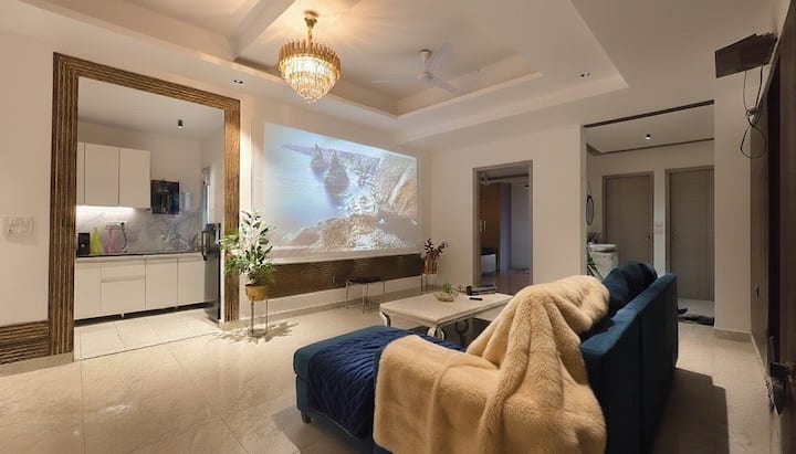 Elysian Penthouse |Rooftop Private Pool|200"cinema - India