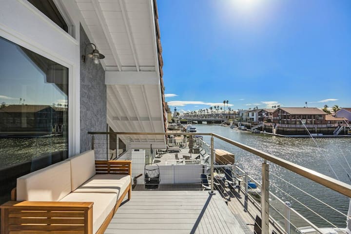 Waterfront Home, Kayaks, Arcade, Balconies, Tvs - Oxnard, CA