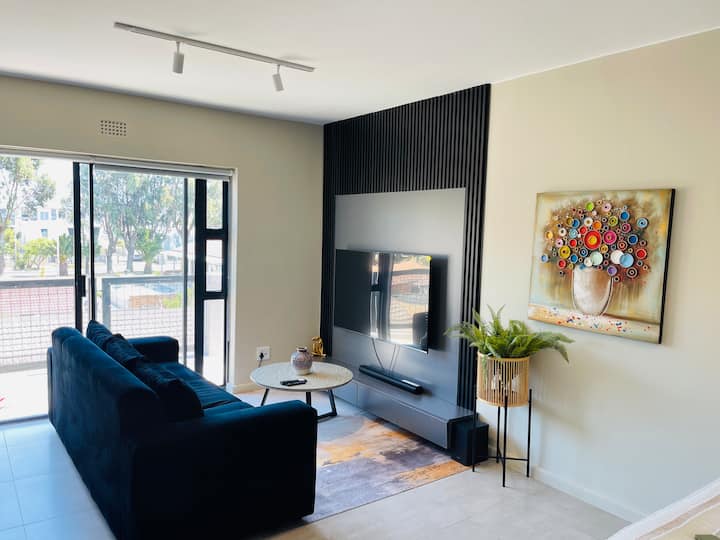 Tranquil Studio Near The Beach - Parklands