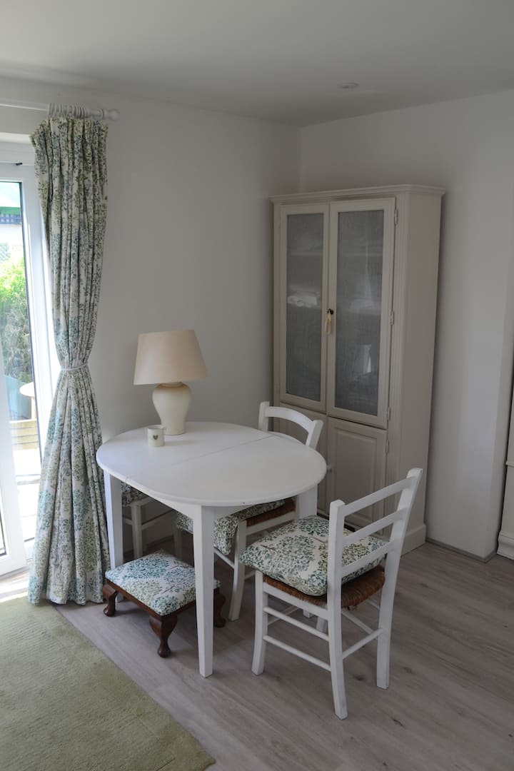 Garden Bedroom In Glorious Ely - Ely