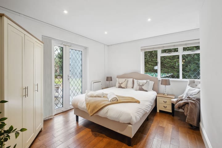 Charming 2 Bedroom Annexx With Private Garden - Stevenage