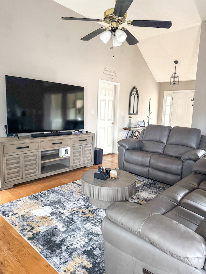Modern 2br Retreat | Fast Wi-fi | Free Parking - Douglasville, GA