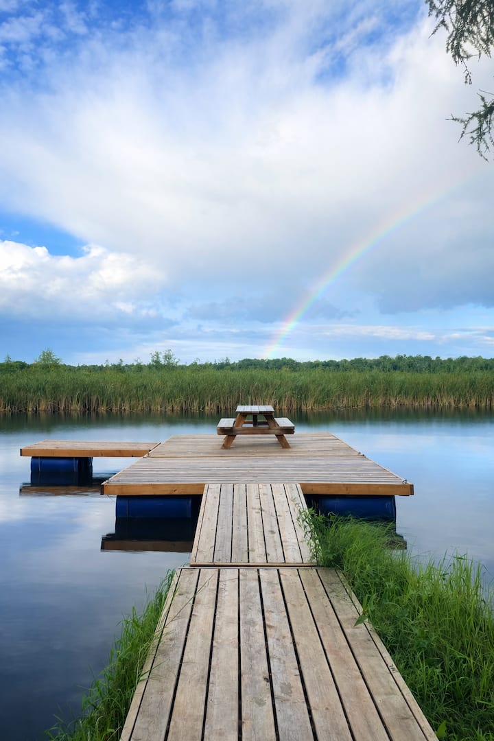 Waterfront Farmhouse & Bunkie | Hot Tub & Trails - Lindsay