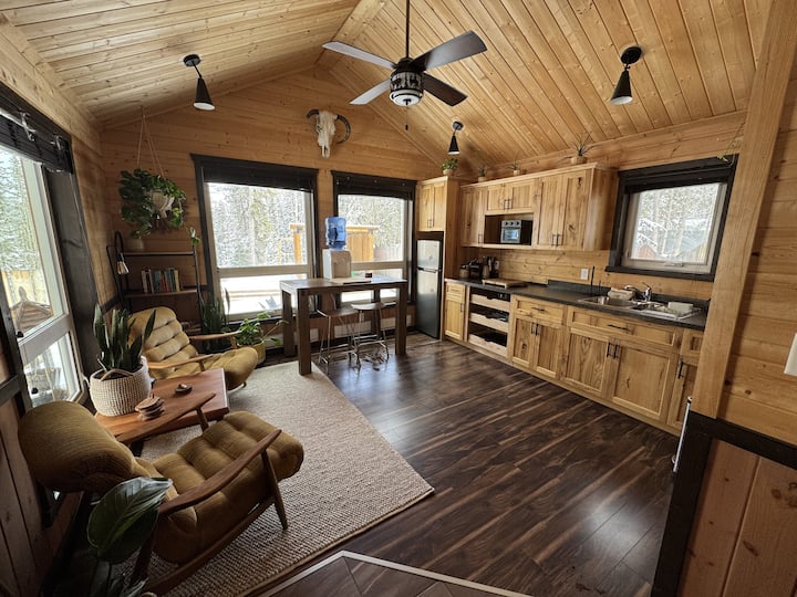 Cozy Forest Cabin For Rest & Reconnection - Alberta