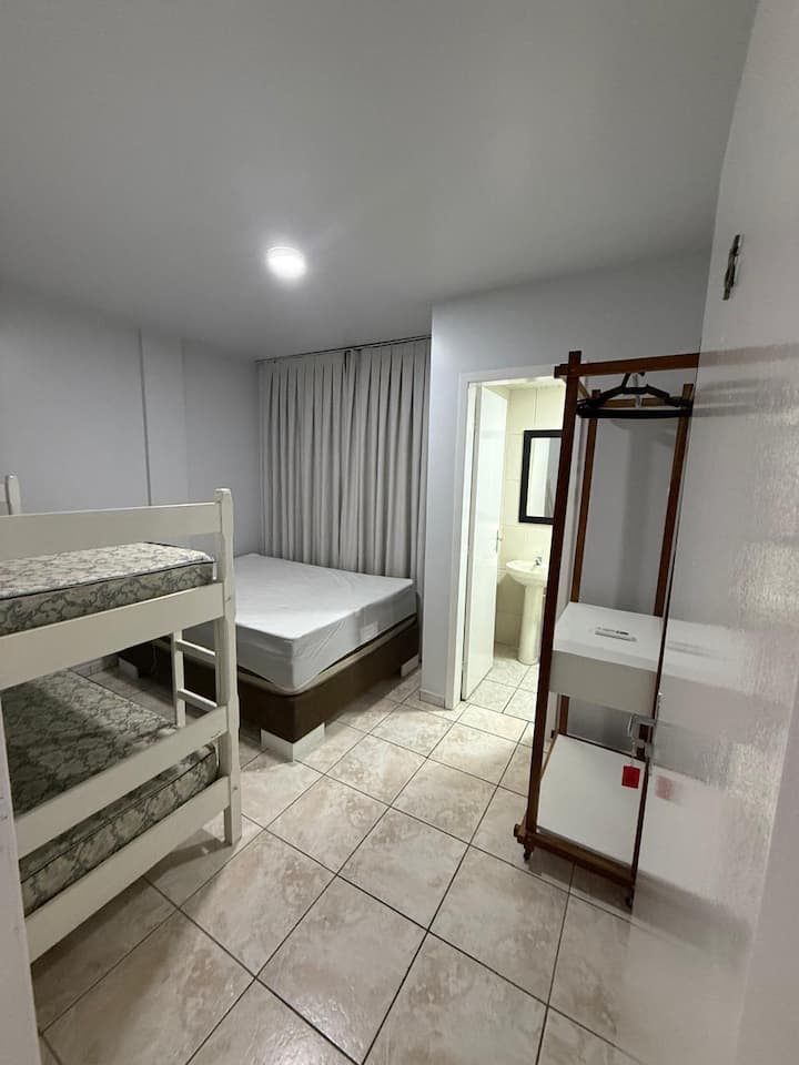 Suíte Para Até 4 Pessoas A 300m Da Praia - Itapema