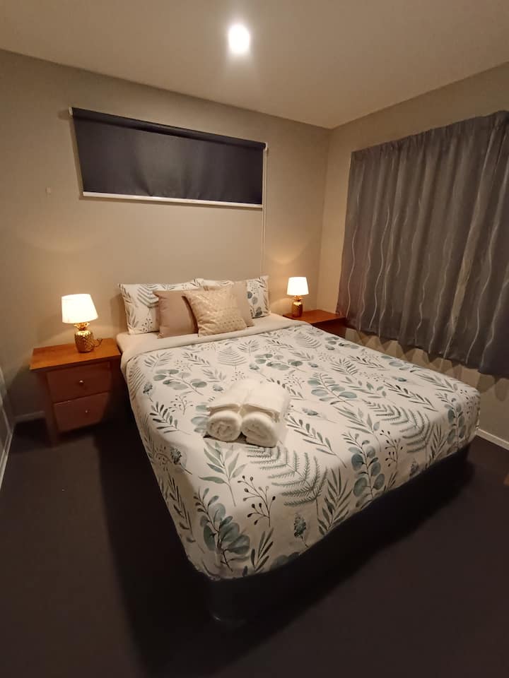 Queen Cozy Bed And Room To Relax In Christchruch - Christchurch