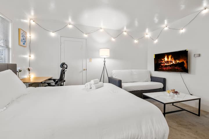 Charming Studio Steps From Cal W/ Parking #F - Berkeley, CA